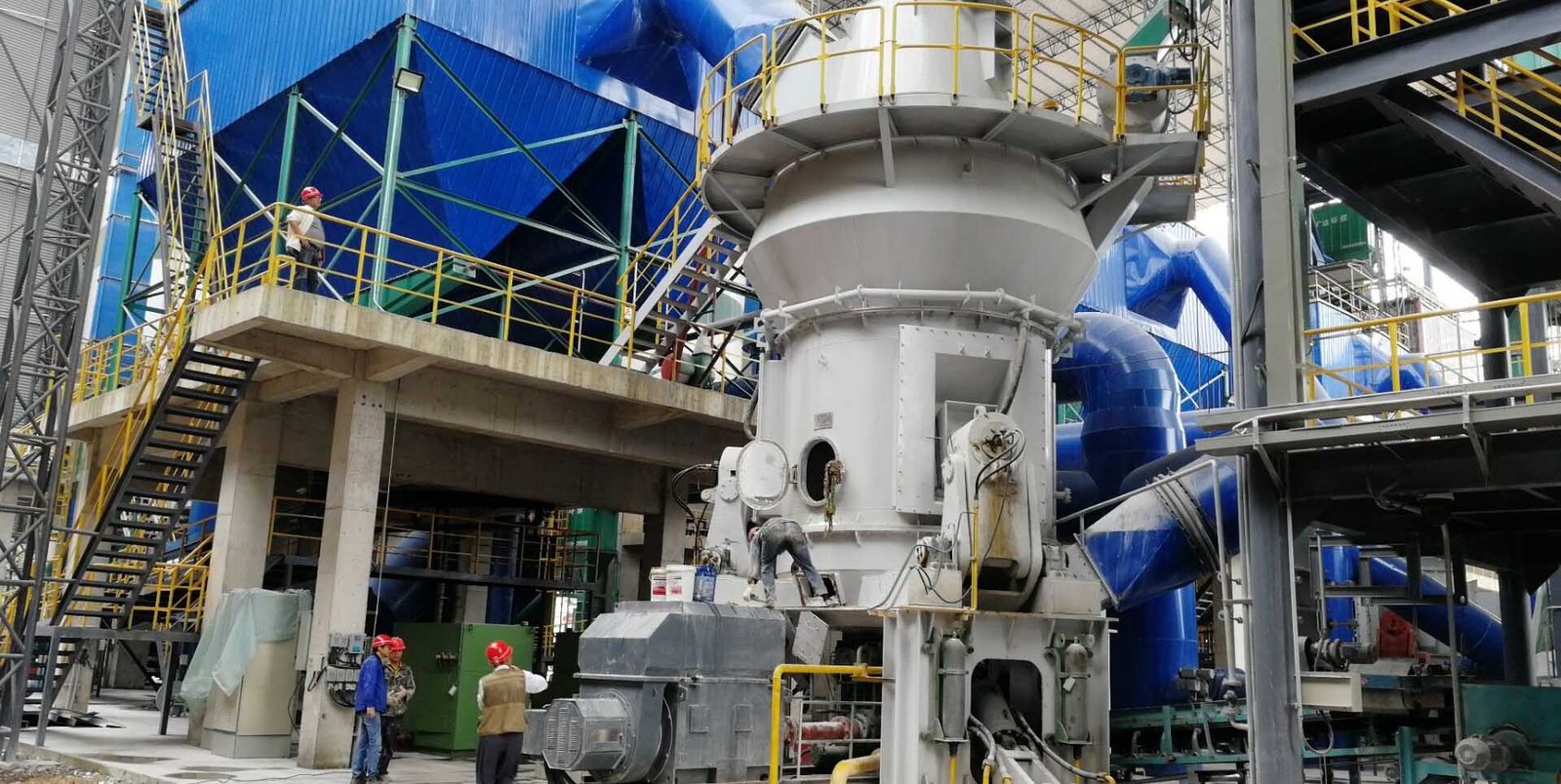 Application d'additifs pour ciment dans un broyeur vertical à rouleaux ...