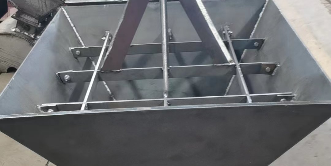 How can a urea lump breaker crusher easily crush urea lumps to an ideal ...